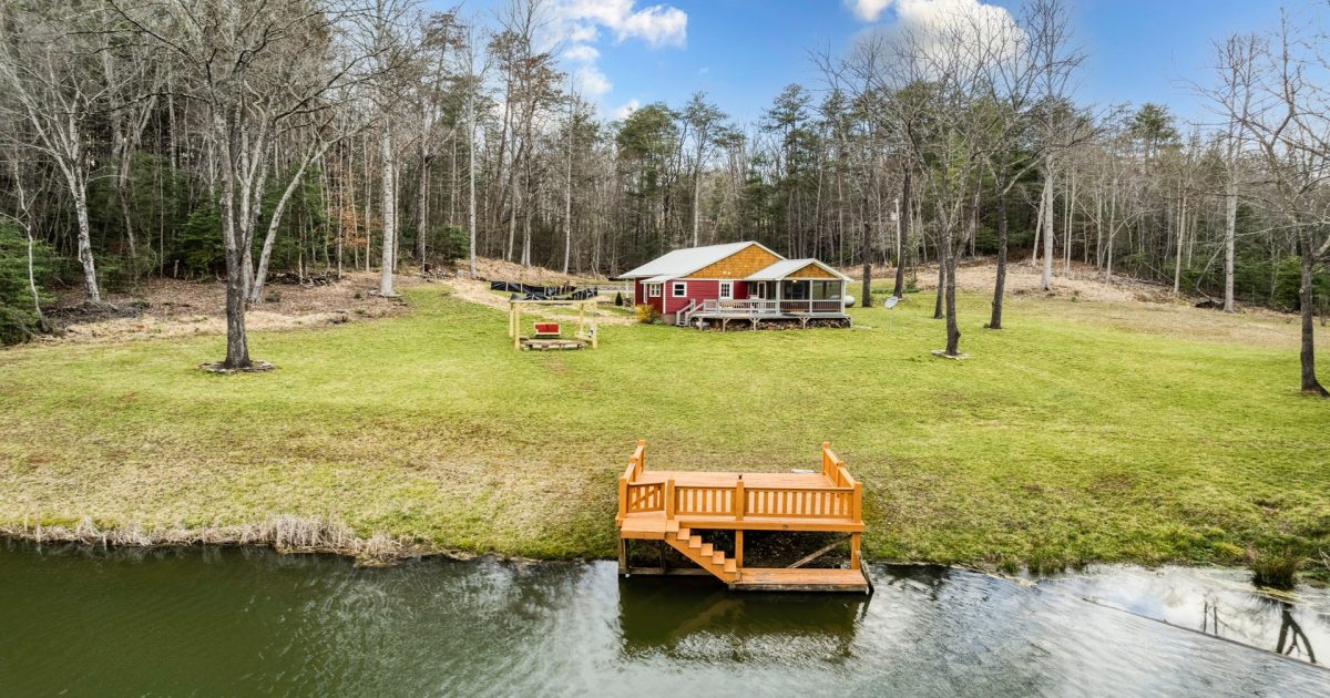 Rustic Ruby Cabin | Blue Ridge, GA